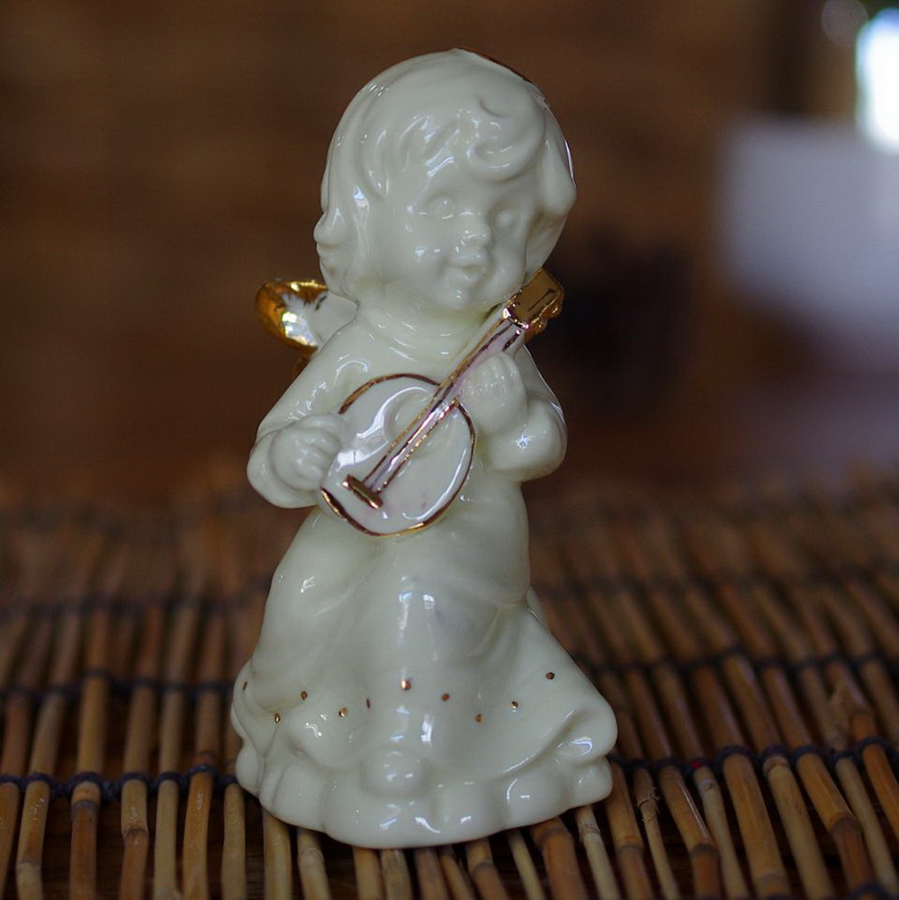 Indoor White Ceramic Angel Statue with Heart Porcelain Angel - Buy ...